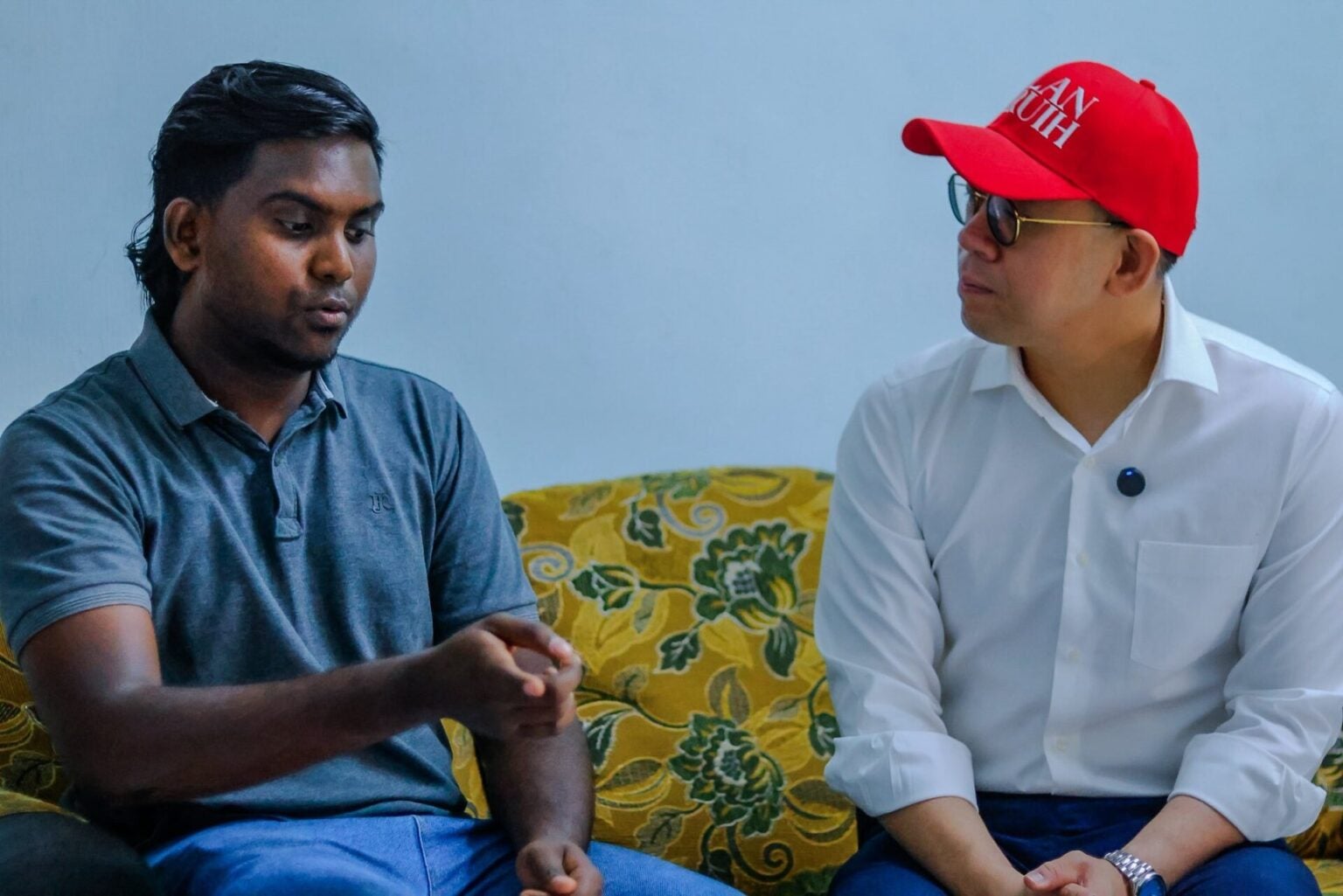 Steven Sim Helps 25yo Student Who Lost Parents & Delivery Job While ...