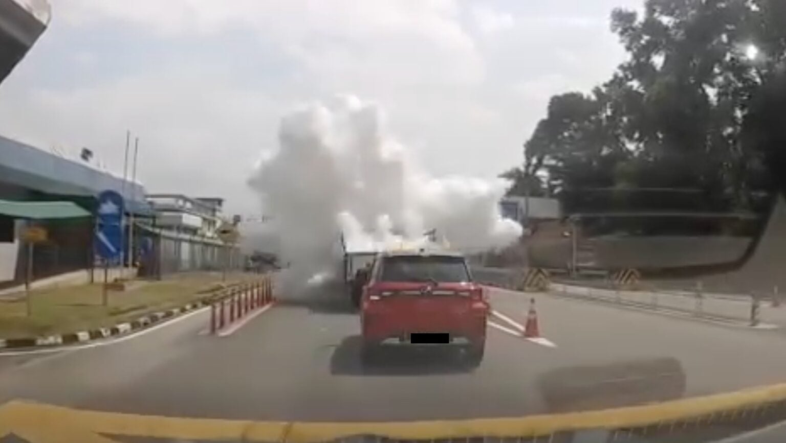 Gas Cylinder on Lorry Explodes at Seremban Toll Plaza, 2 Staff Rushed ...