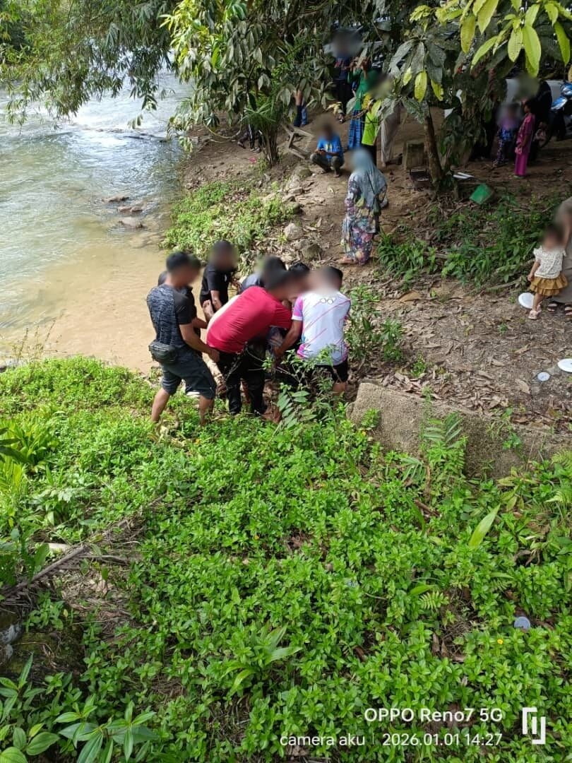 Over 50 Wedding Guests Fall Into River After Suspension Bridge ...