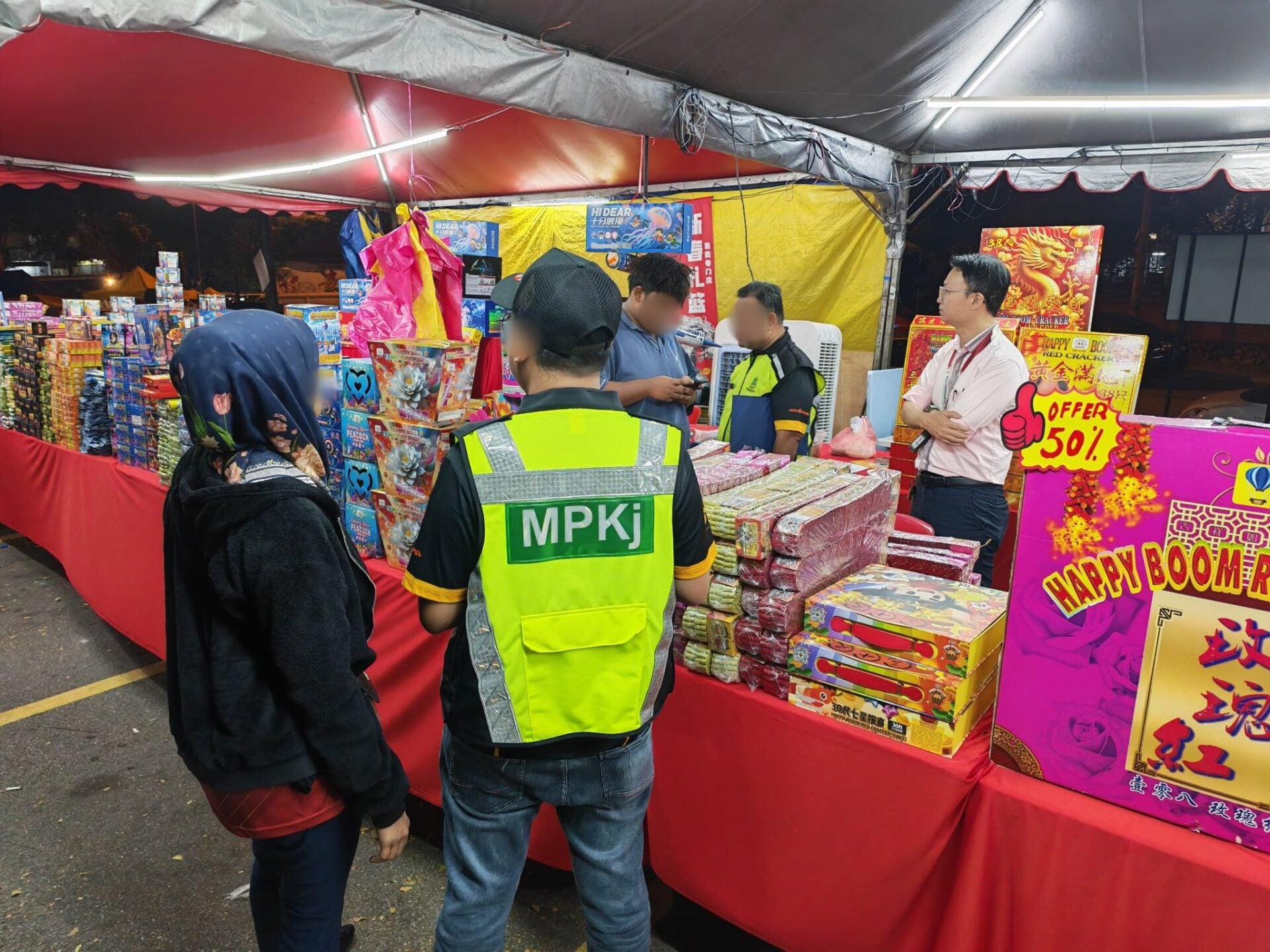 "It's compulsory" — MPKj Councillor Shocked as Only 1 Fireworks Vendor ...