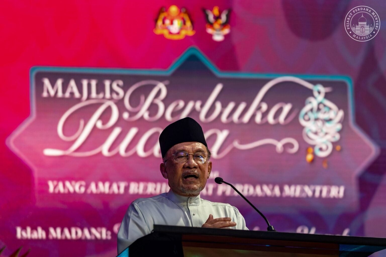 Ex-Law Minister Slams PMX's Decision to Grant Extra Raya Holiday, Says ...
