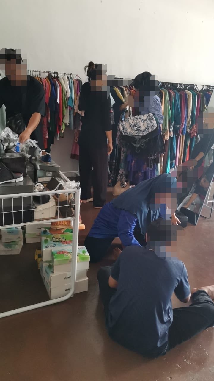 "I grew up in used clothes" - Johor ADUN Comforts Woman Ashamed to Take ...