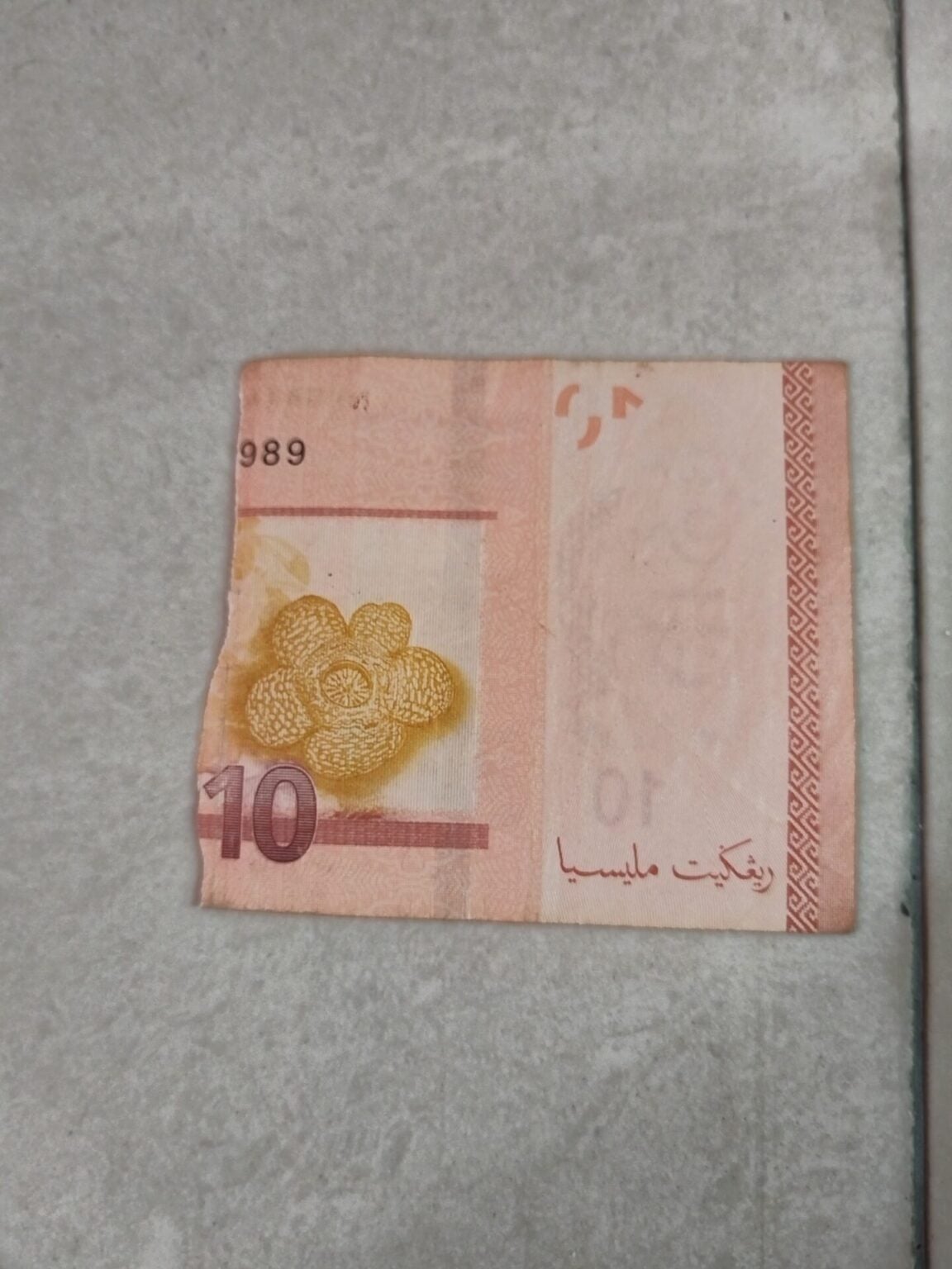 M’sian Stunned as Temple Caretaker Provides ‘RM5 Change’ for Joss Paper ...