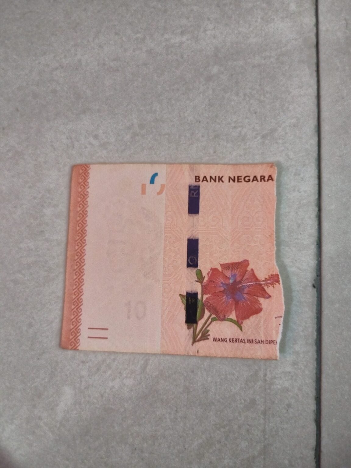 M’sian Stunned as Temple Caretaker Provides ‘RM5 Change’ for Joss Paper ...