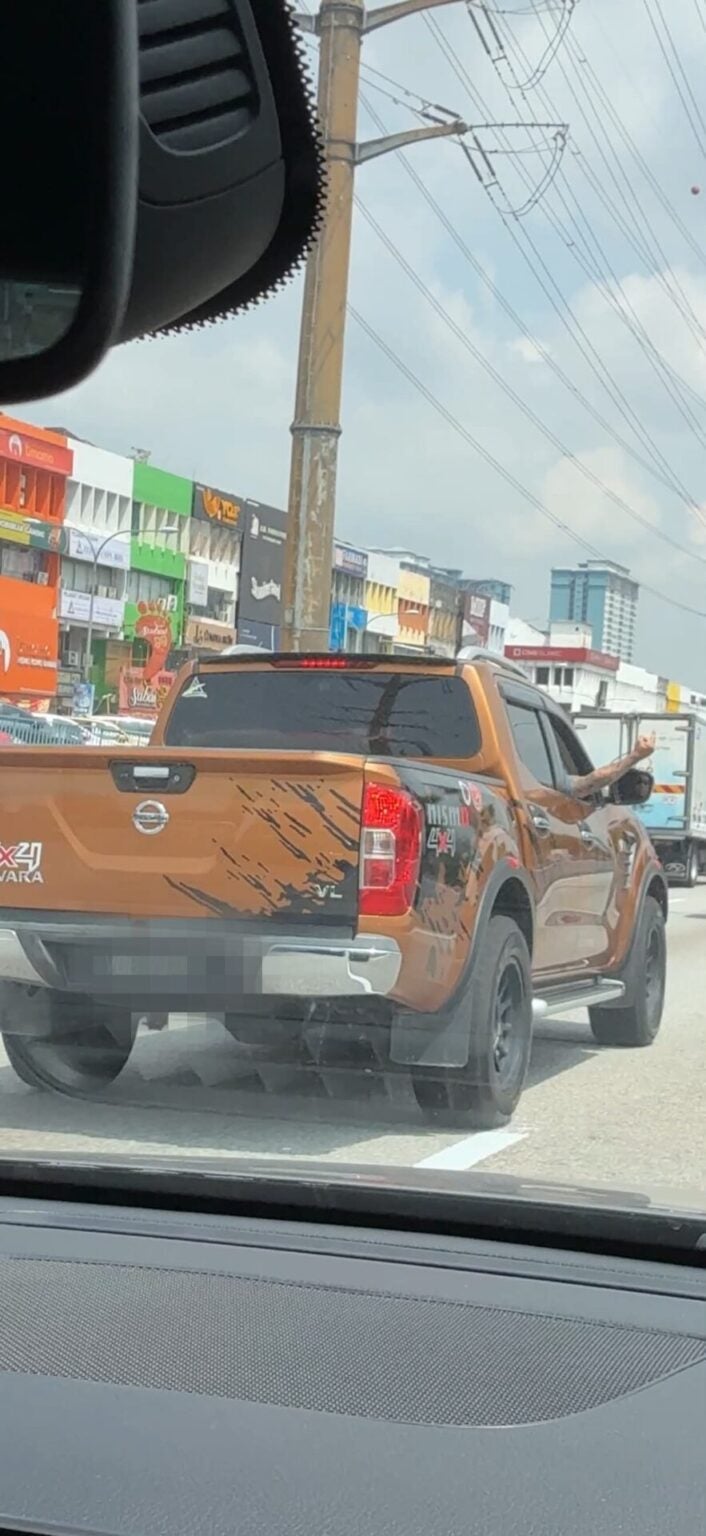 "I just wanted to alert him" - Pickup Truck Driver Chases & Rams Cheras ...