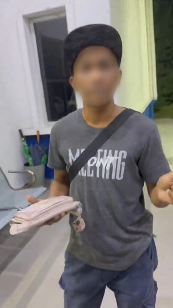 M'sian Man Returns Lost Purse to China Couple, They Accuse Him of ...